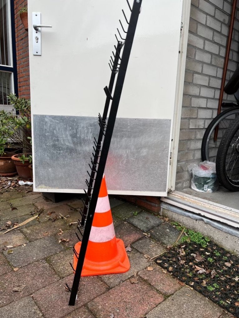 0297.nl | Metalen rek met heel veel ophanghaken aangeboden - Huis en Tuin